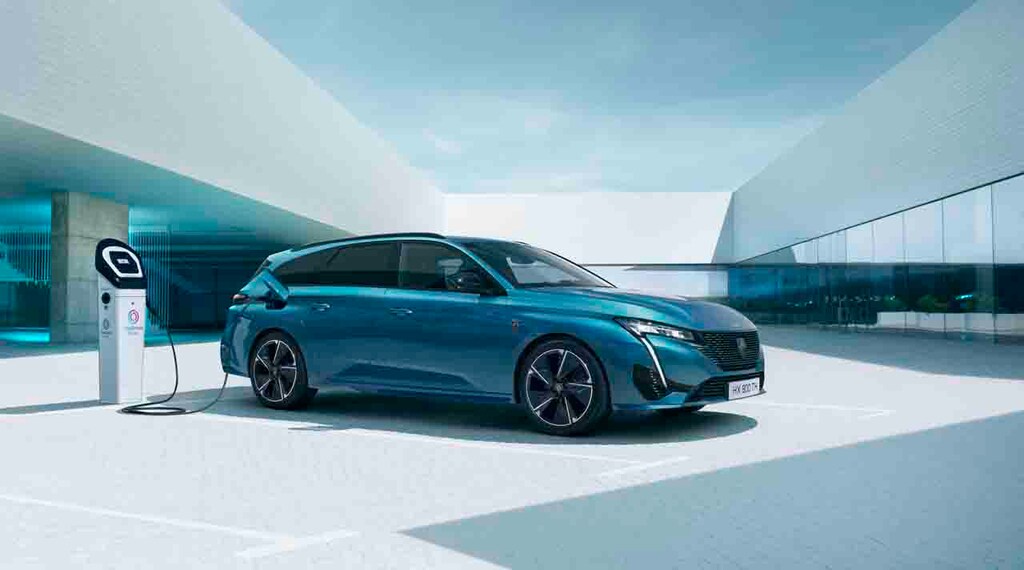 Elektromobiļu uzlādes stacija: kontaktligzda, kabelis, laiks